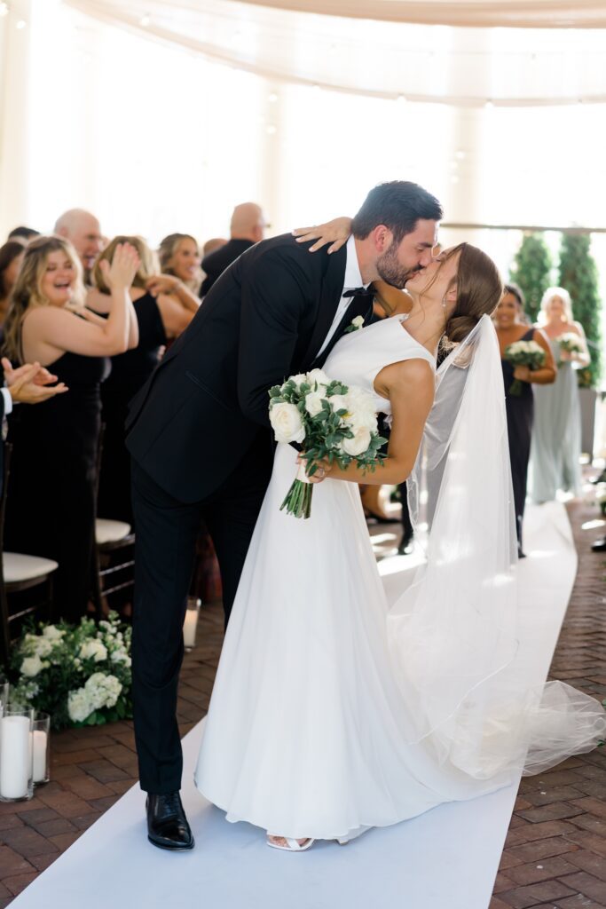 5 Tips for a Picture Perfect First Kiss and Ceremony Exit